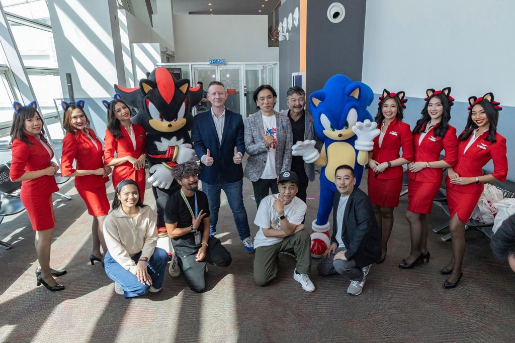 Sonic The Hedgehog-Themed AirAsia Plane Takes Off