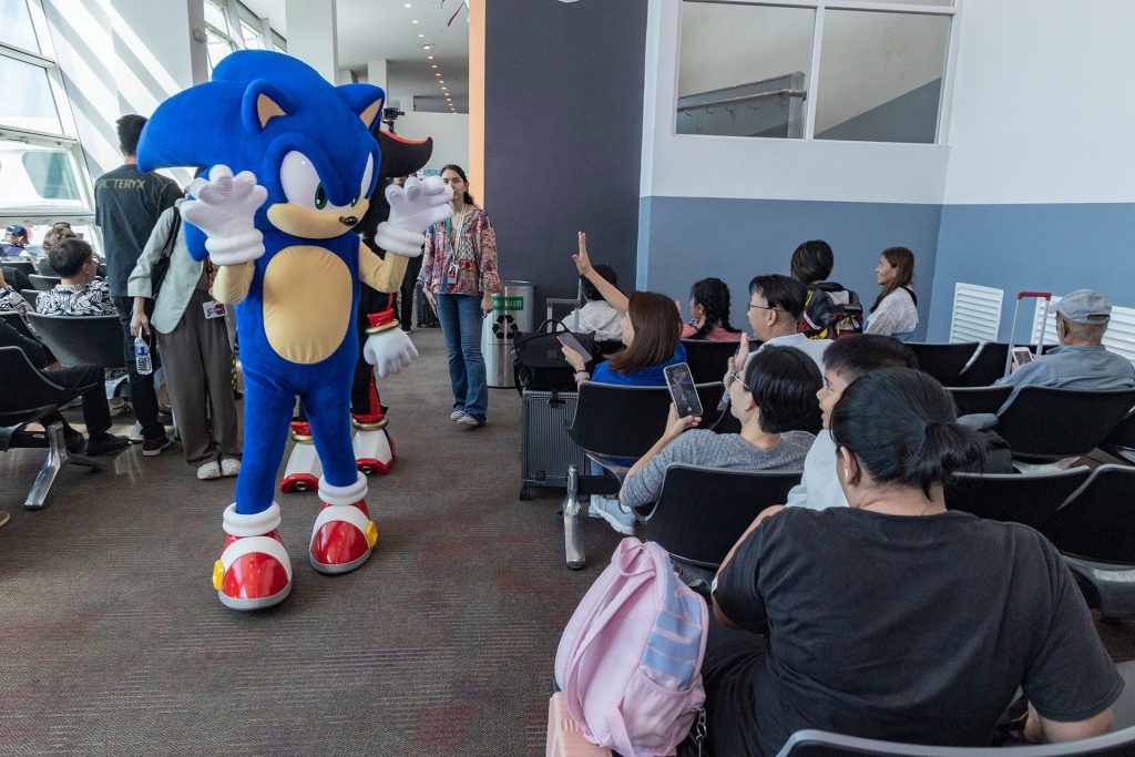 Sonic The Hedgehog-Themed AirAsia Plane Takes Off